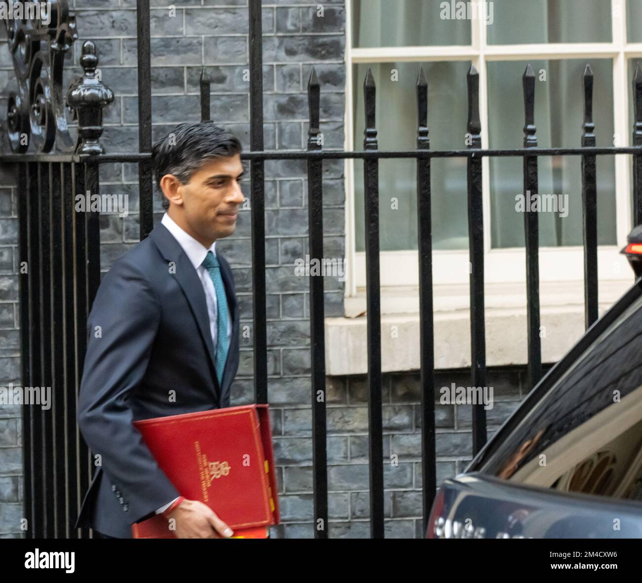 London, UK. 20th Dec, 2022. Rishi Sunak, Prime Minister, leaves 10 ...