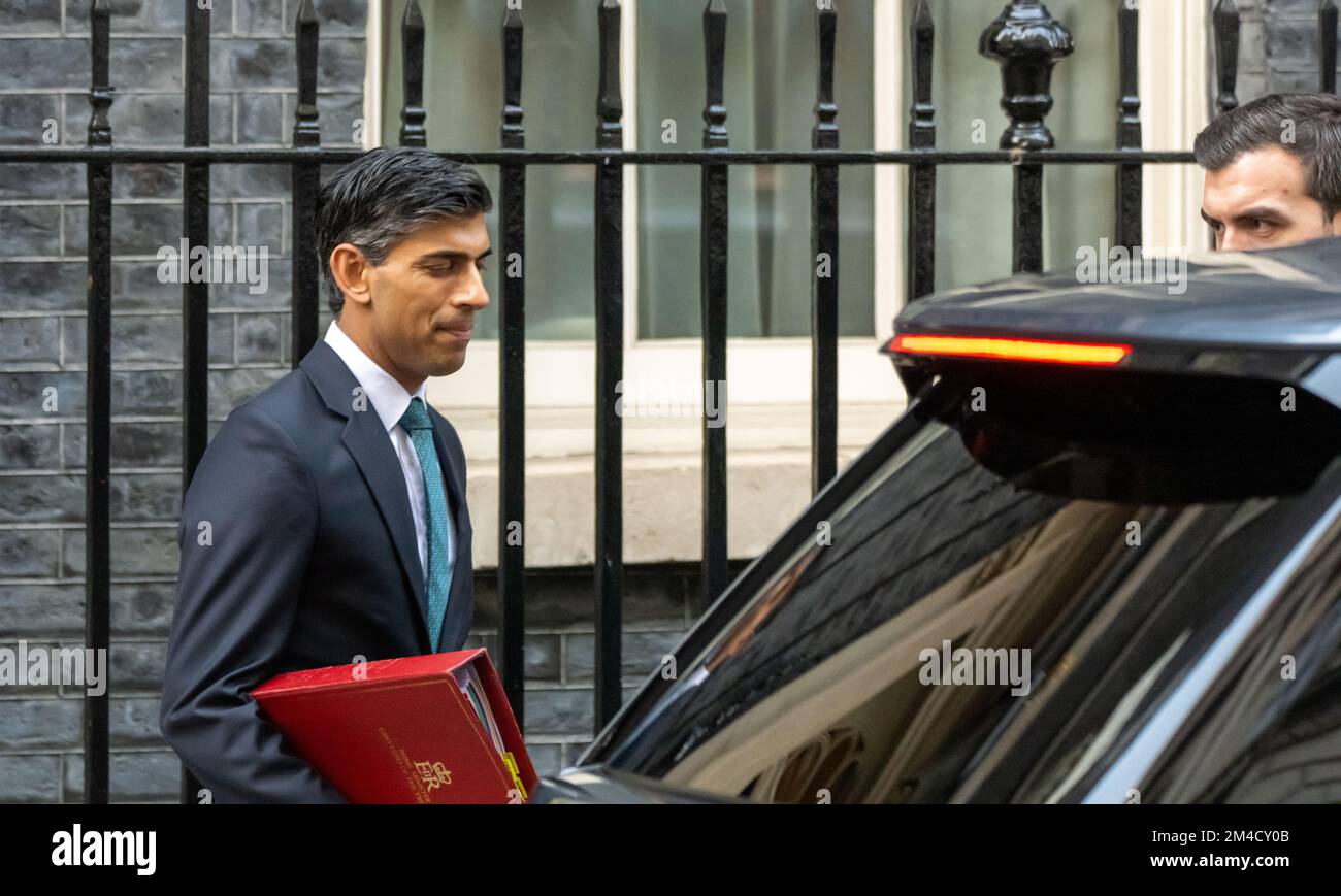London, UK. 20th Dec, 2022. Rishi Sunak, Prime Minister, leaves 10 ...