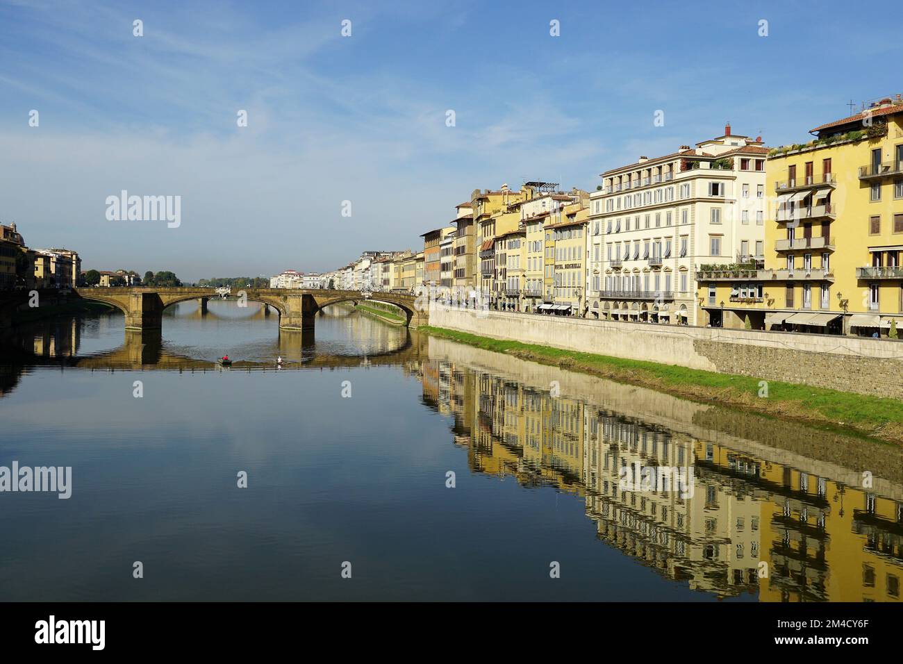 Ponte Santa Trinita, Holy Trinity Bridge, Arno river, Firenze, Florence ...
