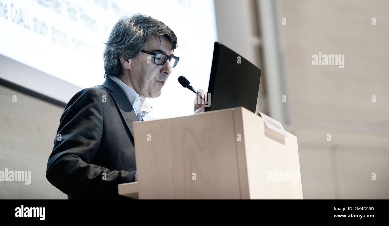 Speaker giving talk on podium at Business Conference Stock Photo - Alamy