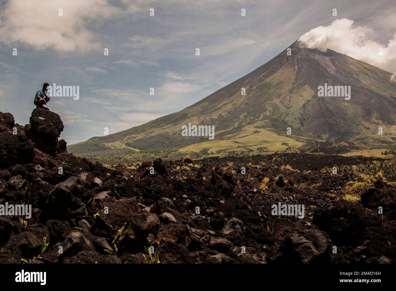 Volcan mayon hi-res stock photography and images - Alamy