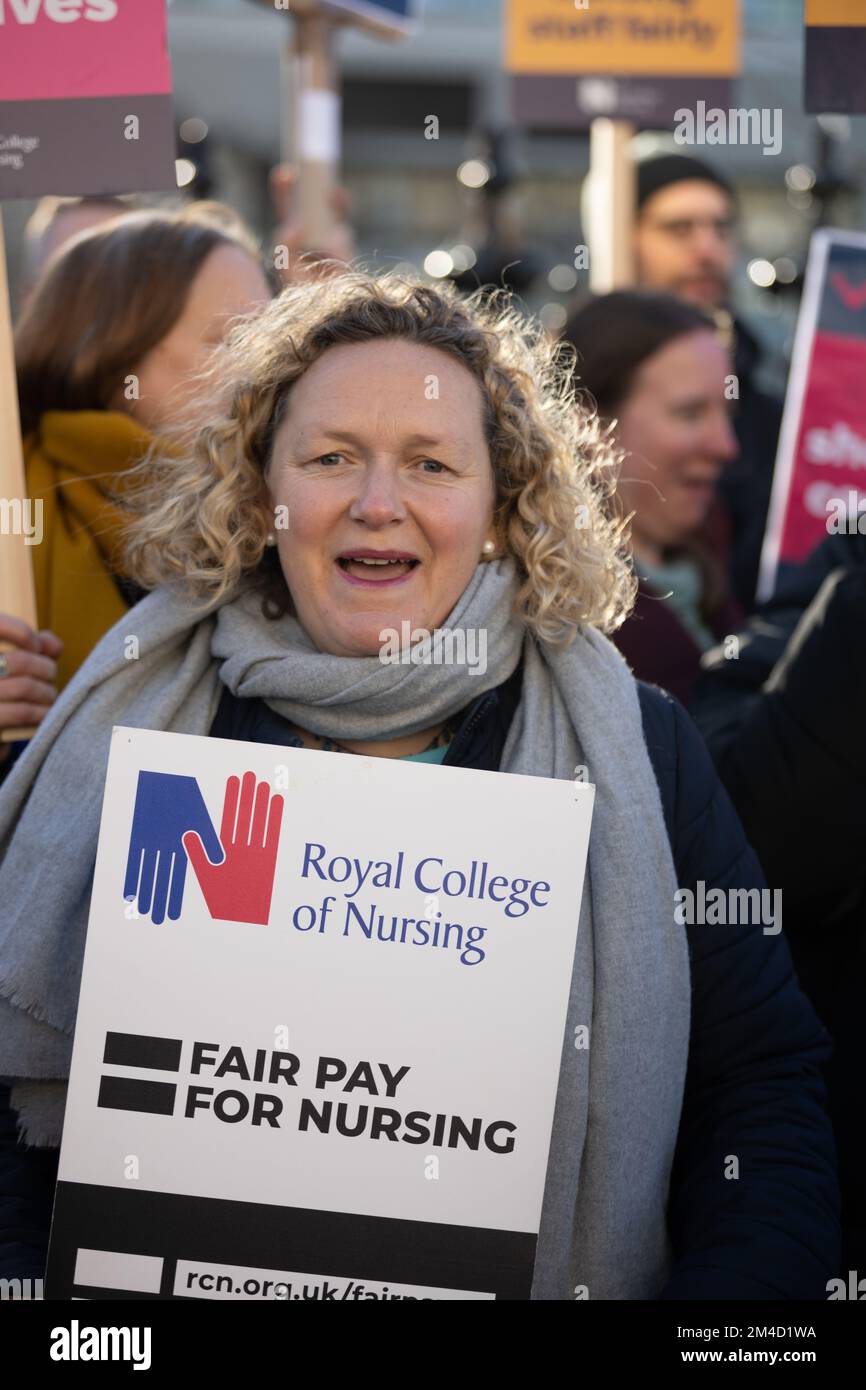 London, UK. 20th Dec, 2022. NHS Nurses strike, St Thomas Hospital ...