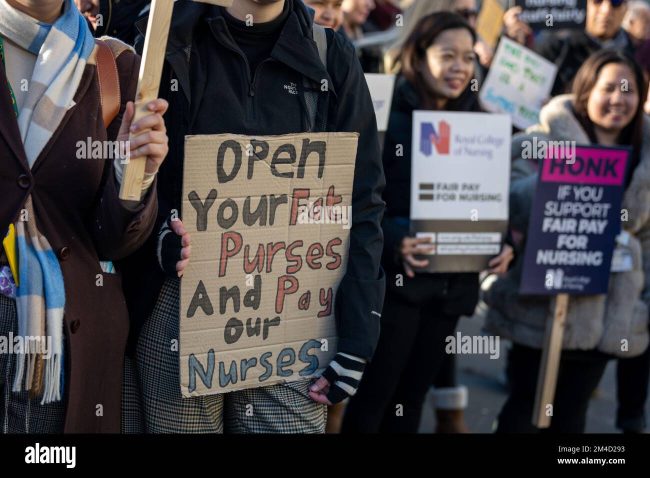 London, UK. 20th Dec, 2022. NHS Nurses strike, St Thomas Hospital ...