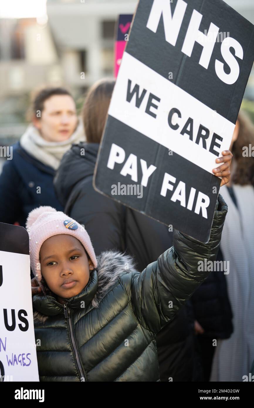 London, UK. 20th Dec, 2022. NHS Nurses strike, St Thomas Hospital ...