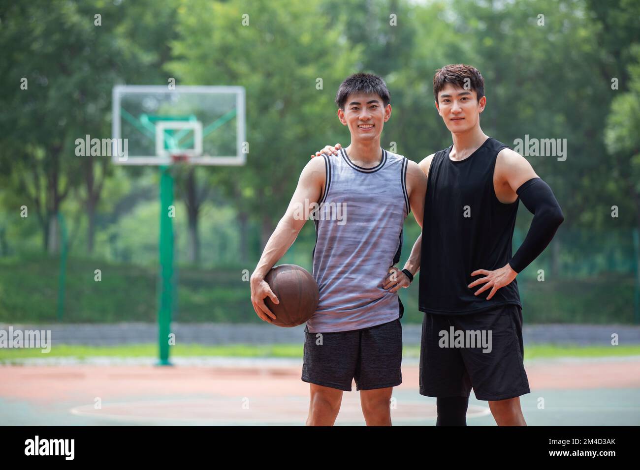 Arm around basketball team hi-res stock photography and images - Alamy