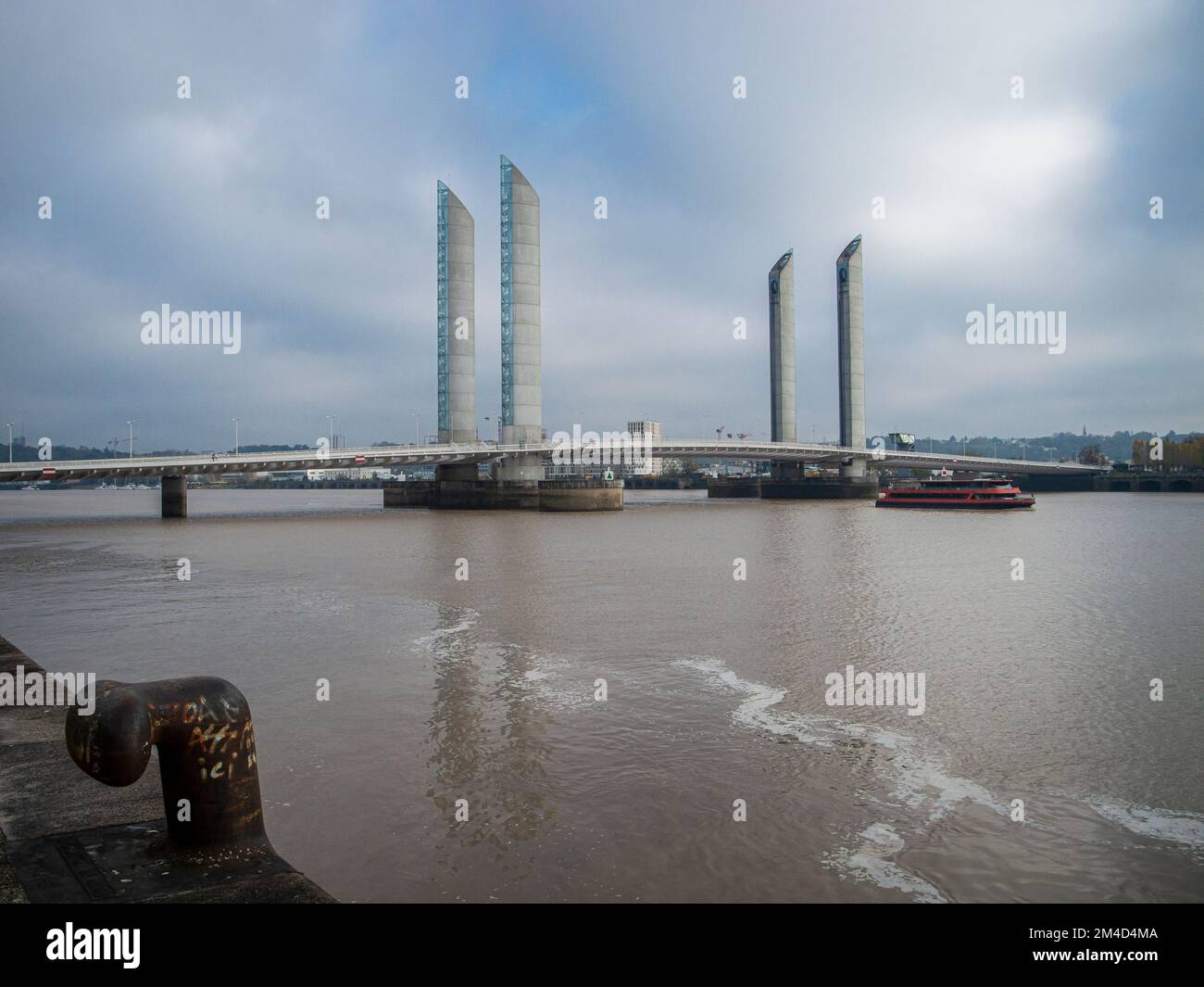 The Pont Jacques Chaban Delmas in Bordeaux Stock Photo - Alamy