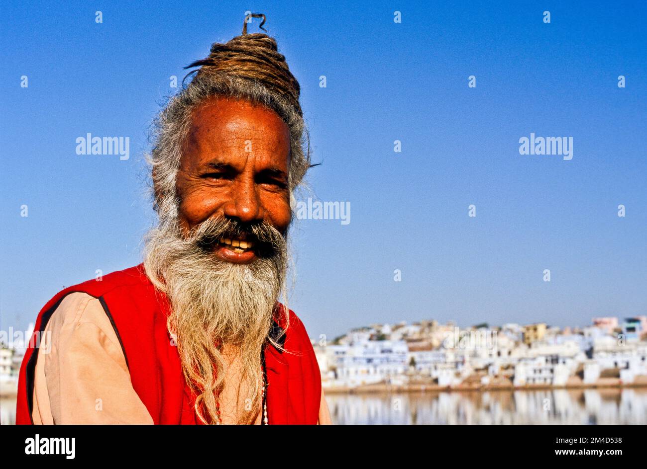 Sadhu, holy man, living at the Lake of Brahma in Pushkar. Pushkar , India Stock Photo - Alamy