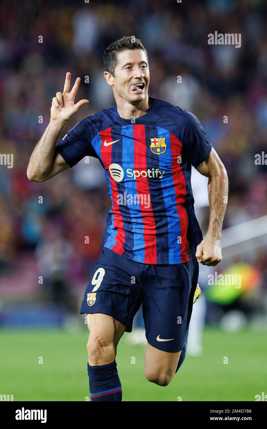 Lewandowski barcelona scoring hi-res stock photography and images - Alamy