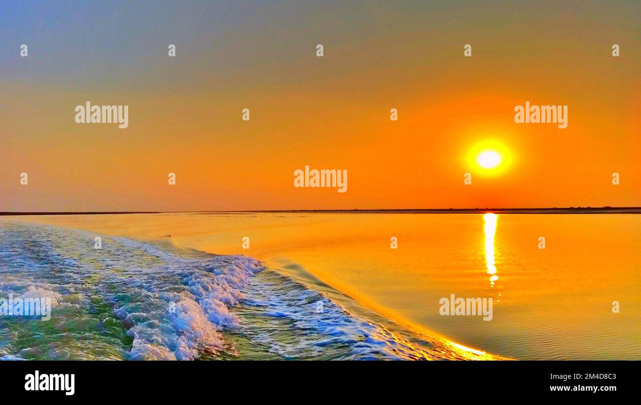 A beautiful view of sun reflection on ocean water Stock Photo - Alamy