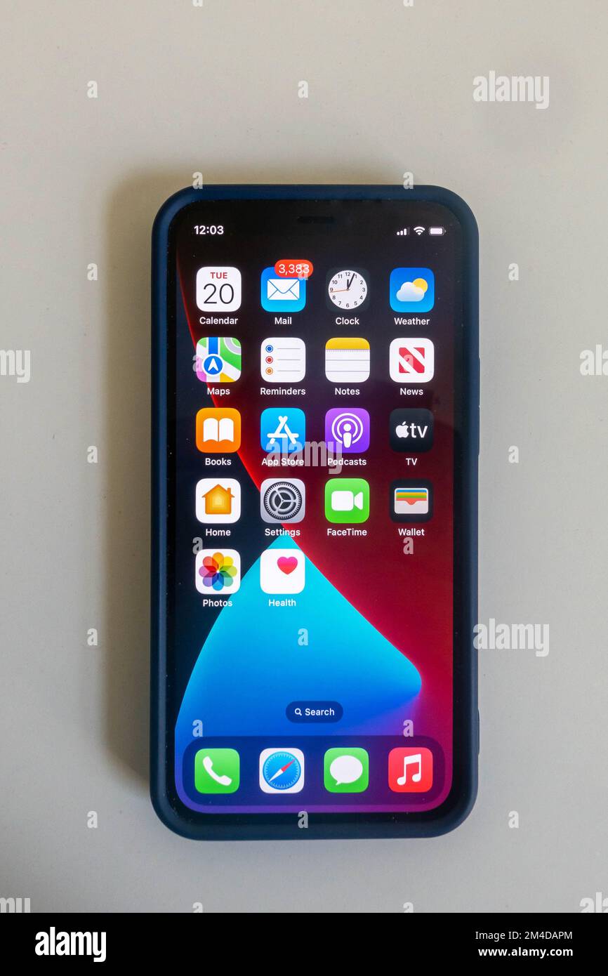 Iphone 12 apps hi-res stock photography and images - Alamy