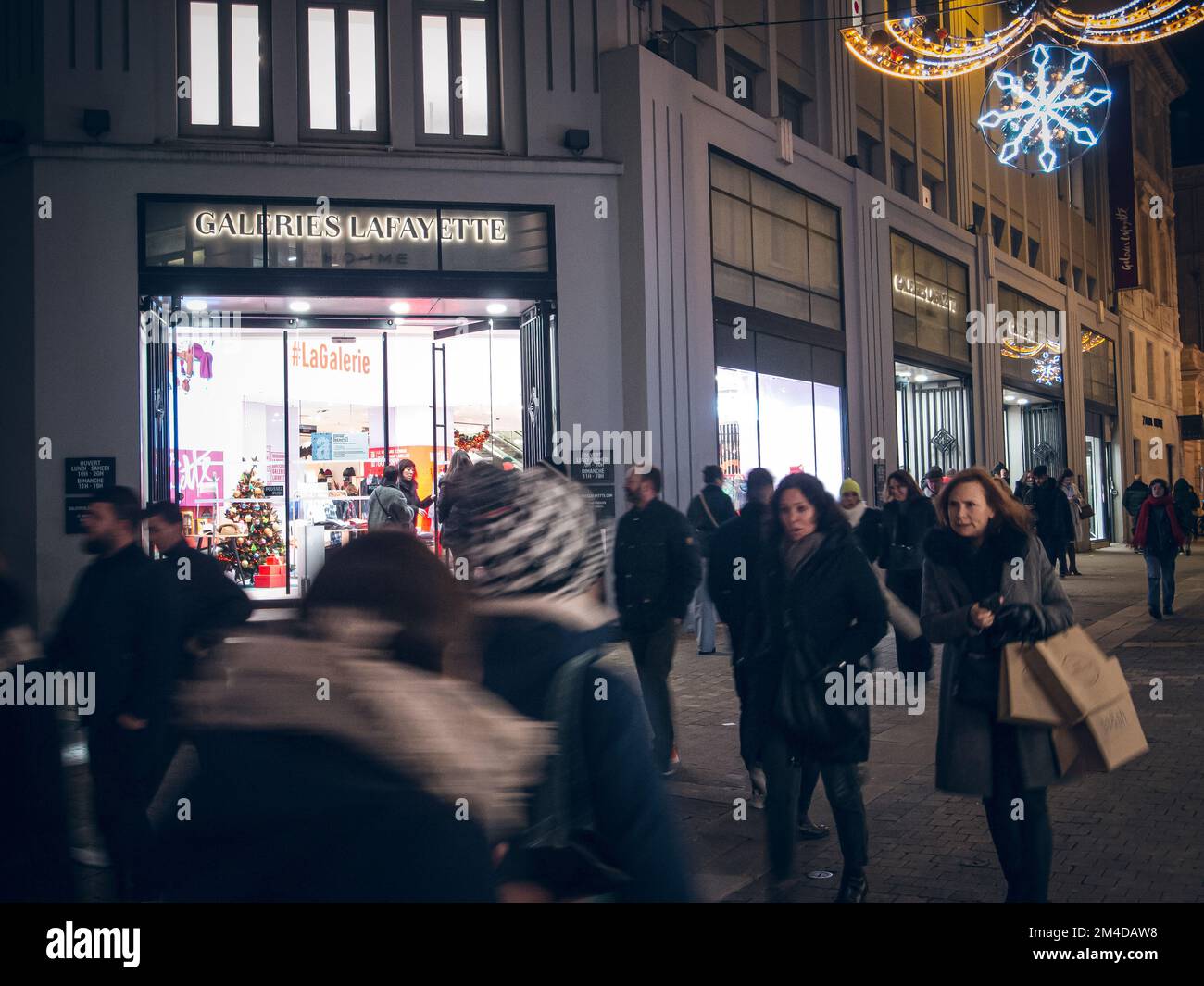 Shops and Galeries Lafayette in Bordeaux Stock Photo - Alamy