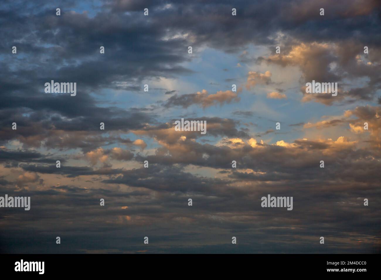 Dramatic vivid sky cloud clouds hi-res stock photography and images - Alamy