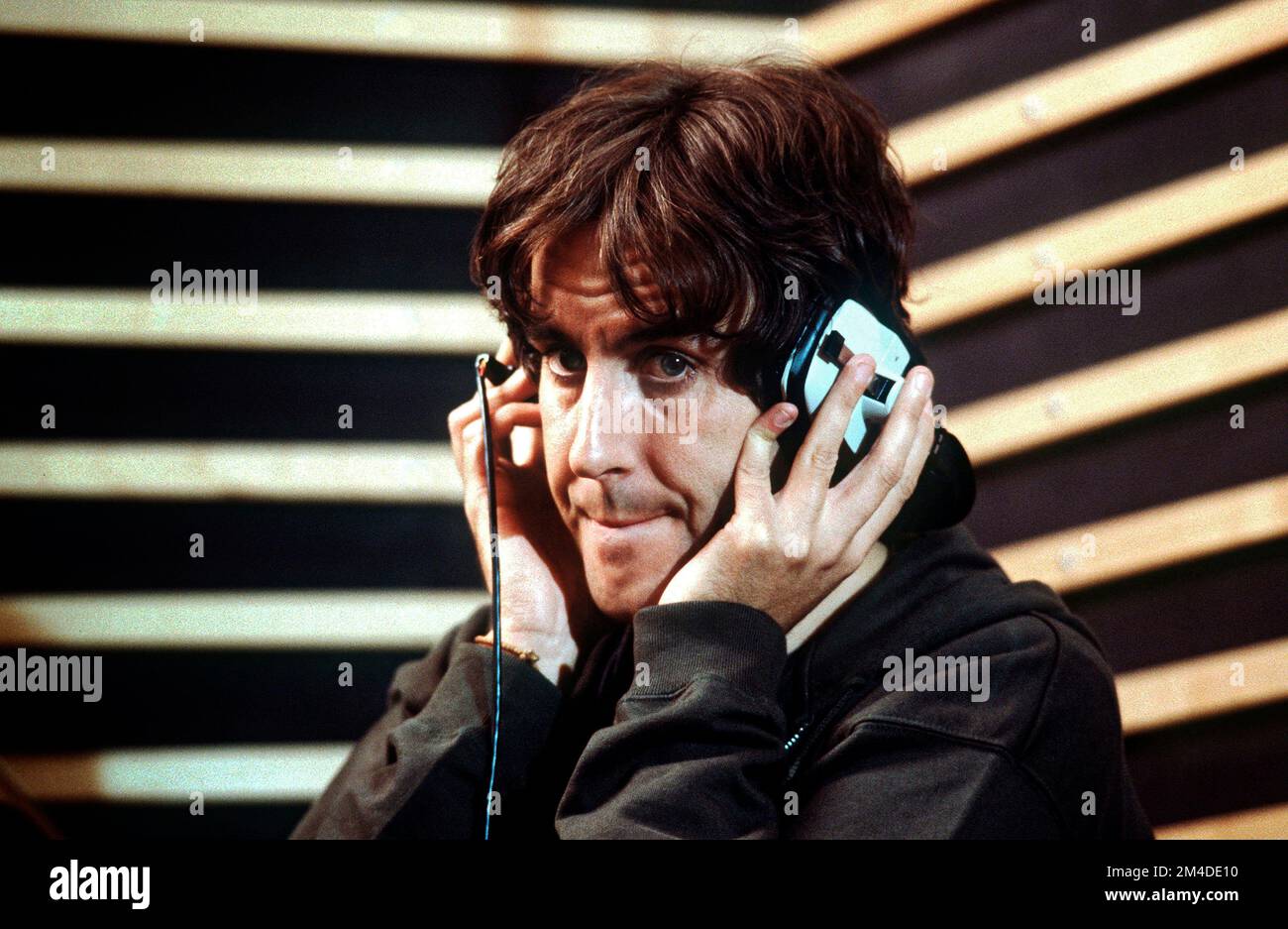 War child help album hi-res stock photography and images - Alamy