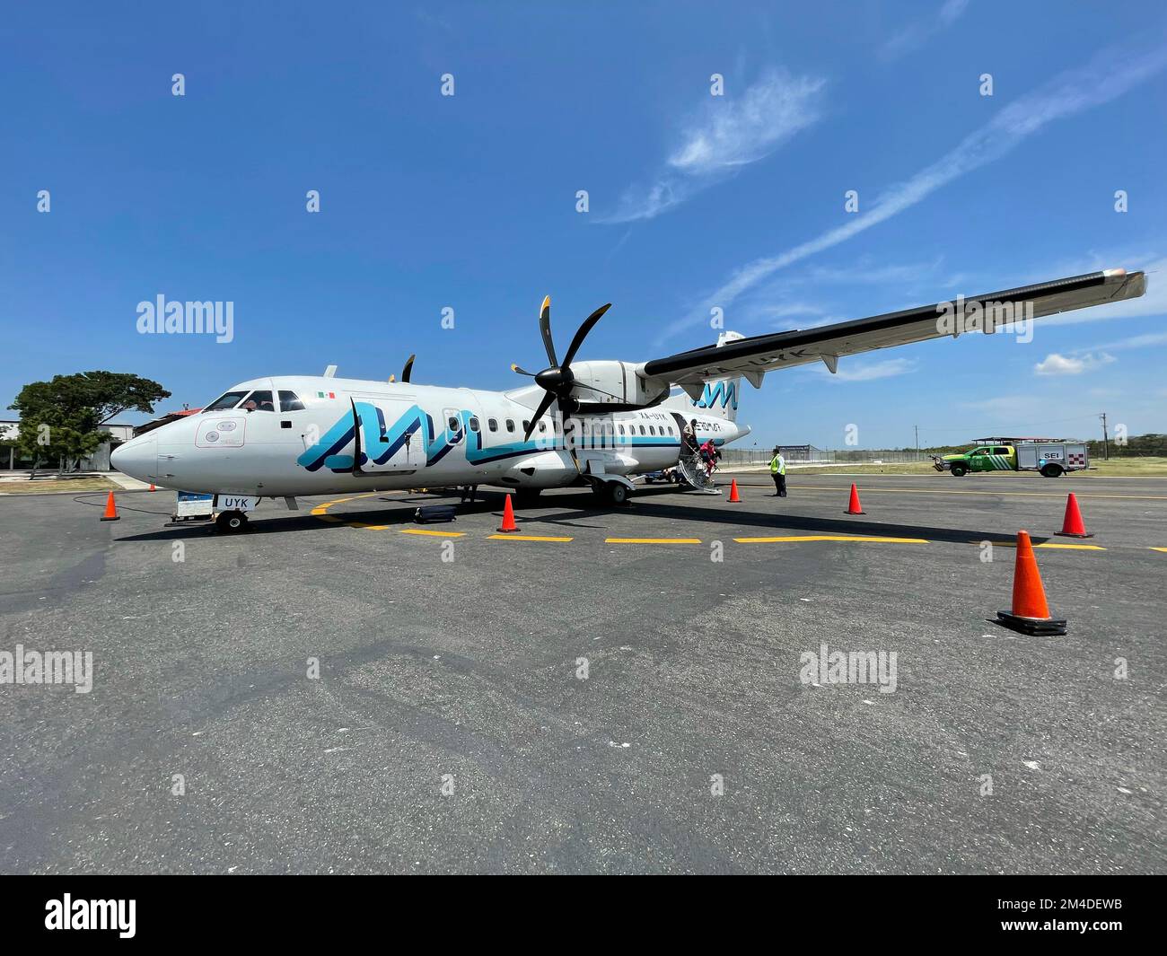 Aerolinea de mexico hi-res stock photography and images - Alamy