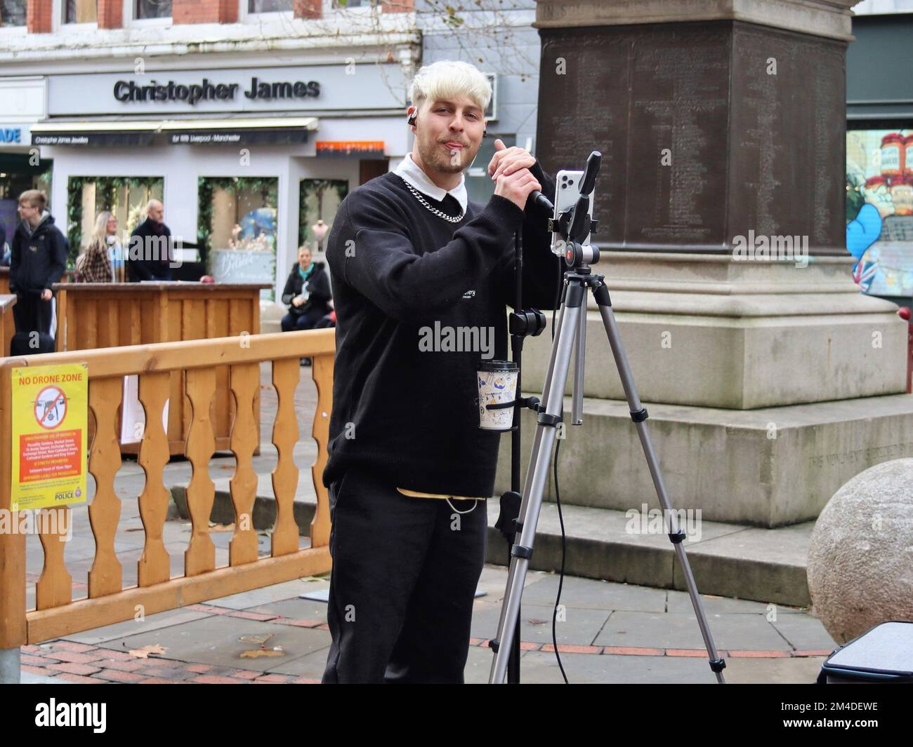 A happy street artist, smiling for the camera Stock Photo - Alamy