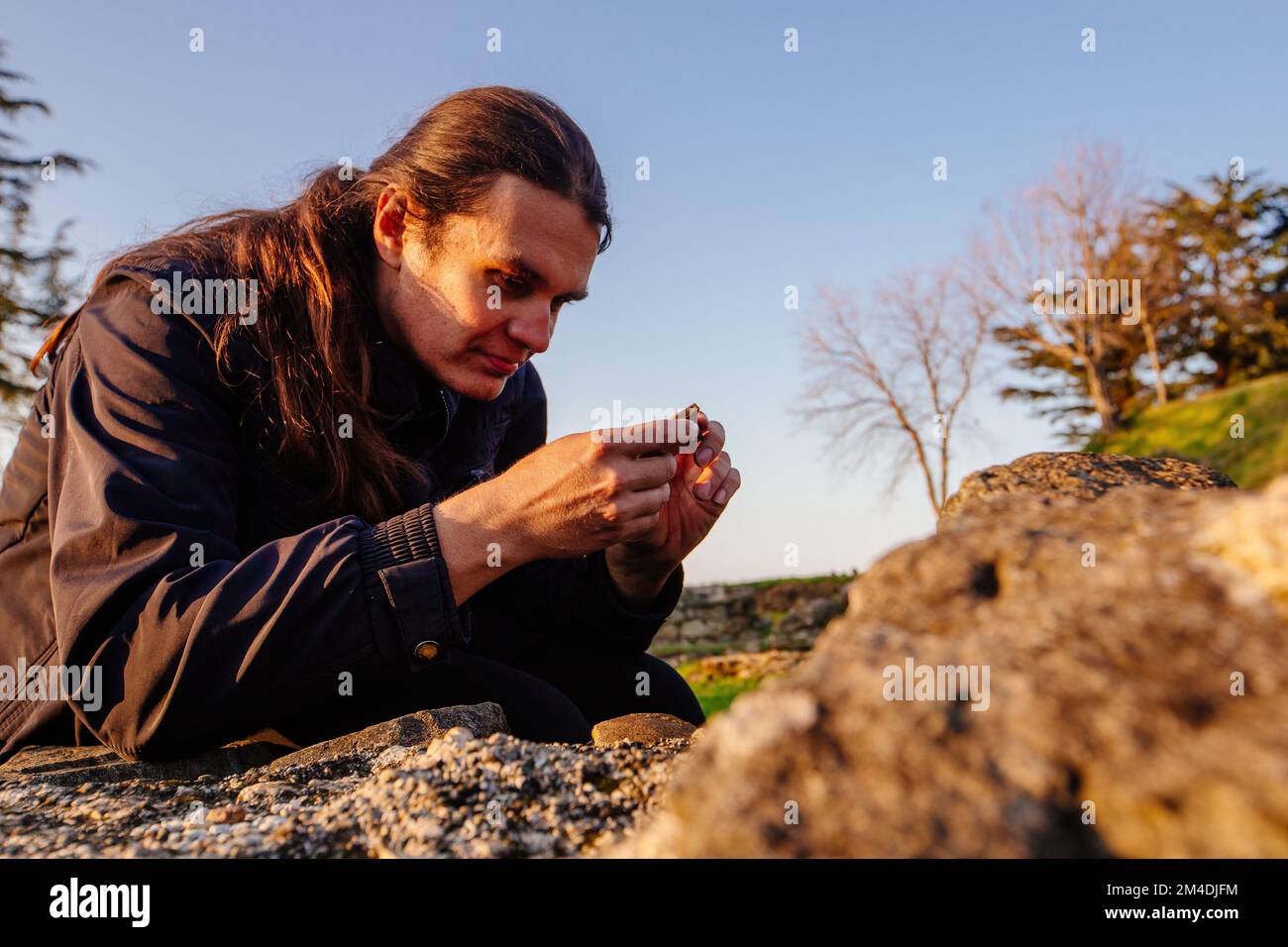 Artifact in ground archaeologist hi-res stock photography and images ...