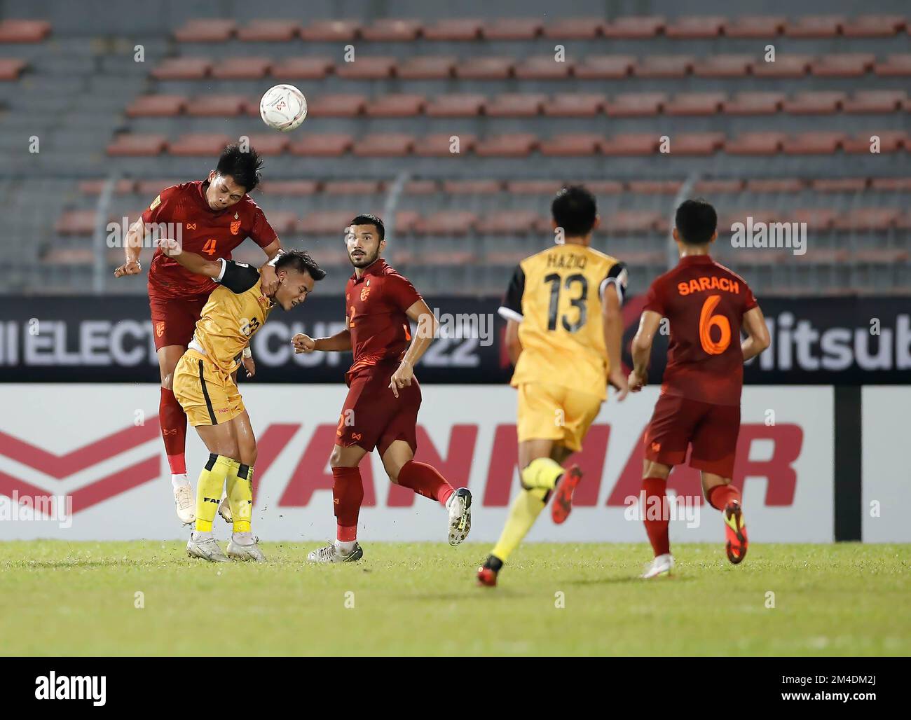 Kuala Lumpur, Malaysia. 20th Dec, 2022. Pansa Hemwiboon of Thailand (L ...