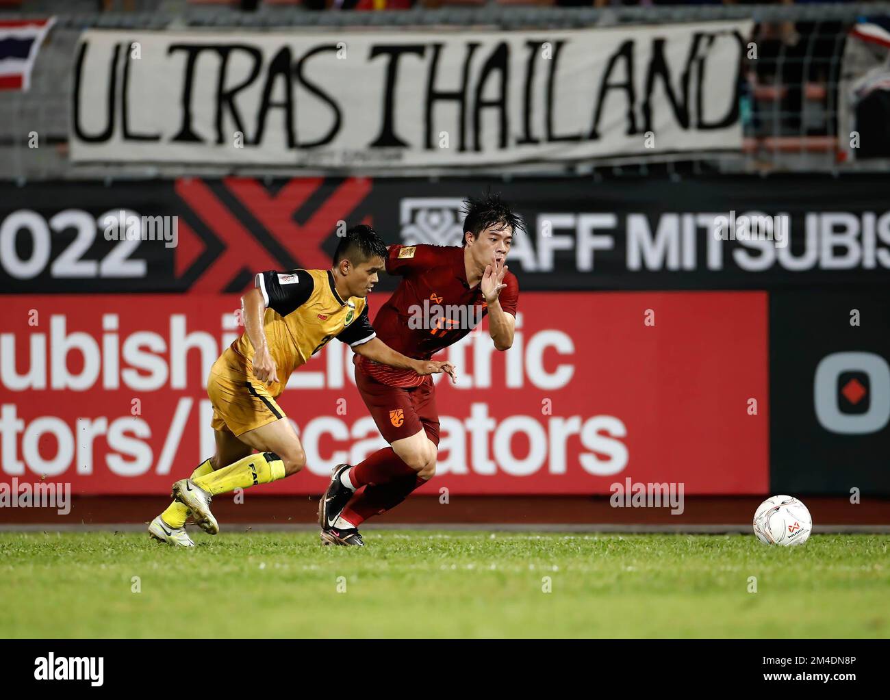 Ekanit Panya of Thailand (R) and Alinur Rashimy Awang Jufri of Brunei ...