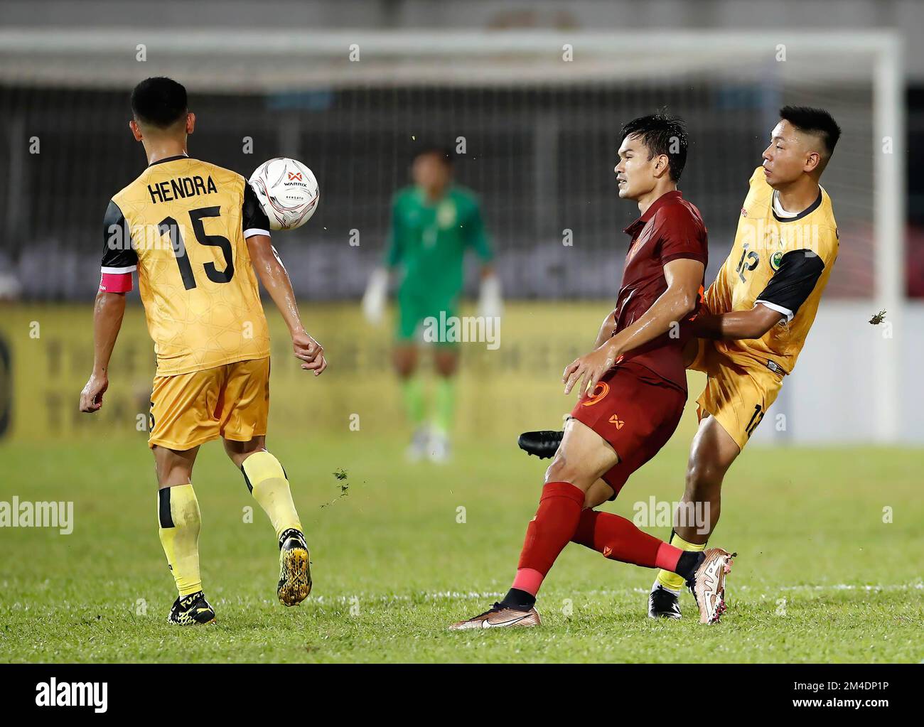 Kuala Lumpur, Malaysia. 20th Dec, 2022. Hendra Azam Idris of Brunei (L ...