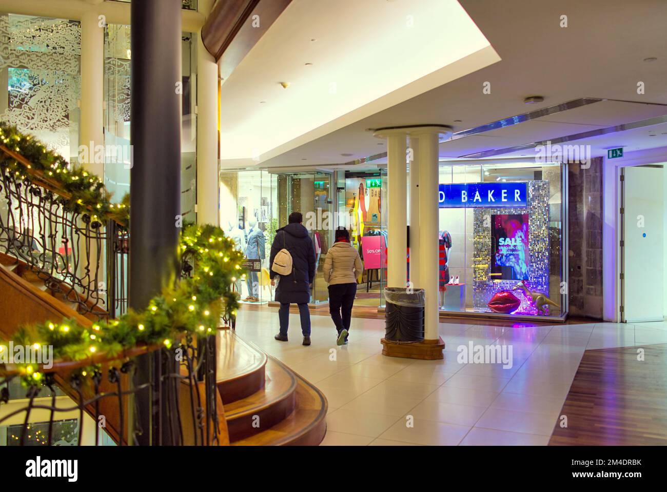 Glasgow, Scotland, UK 20th December, 2022. princes square shopping mall Christmas shopping and ...