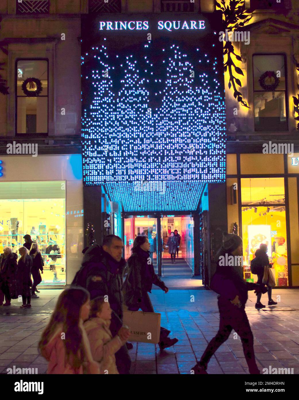 Glasgow, Scotland, UK 20th December, 2022. princes square shopping mall Christmas shopping and ...