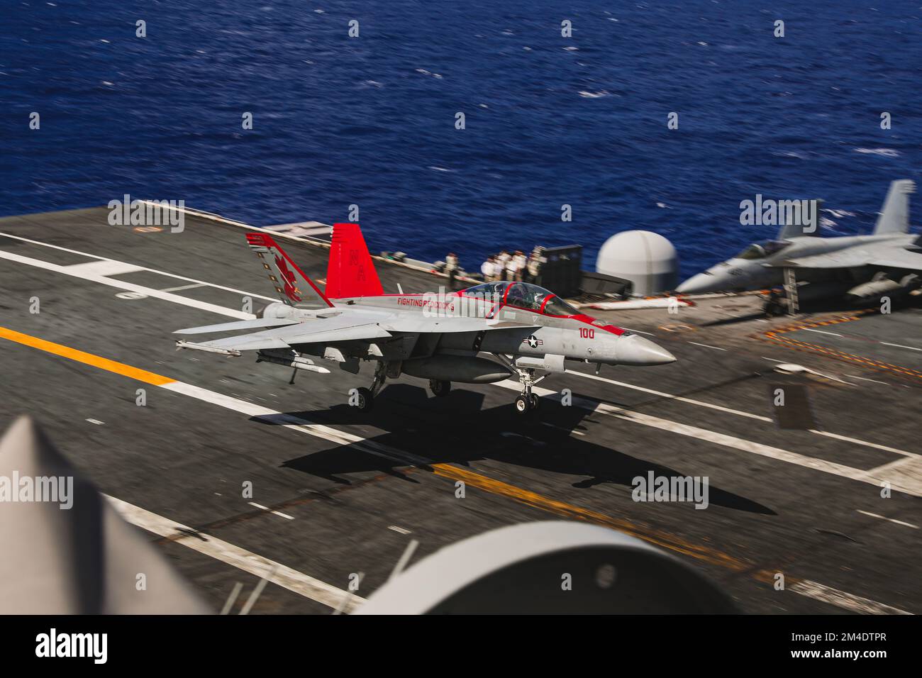 221219-N-PA221-1169 PACIFIC OCEAN (Dec. 19, 2022) An F/A-18F Super ...