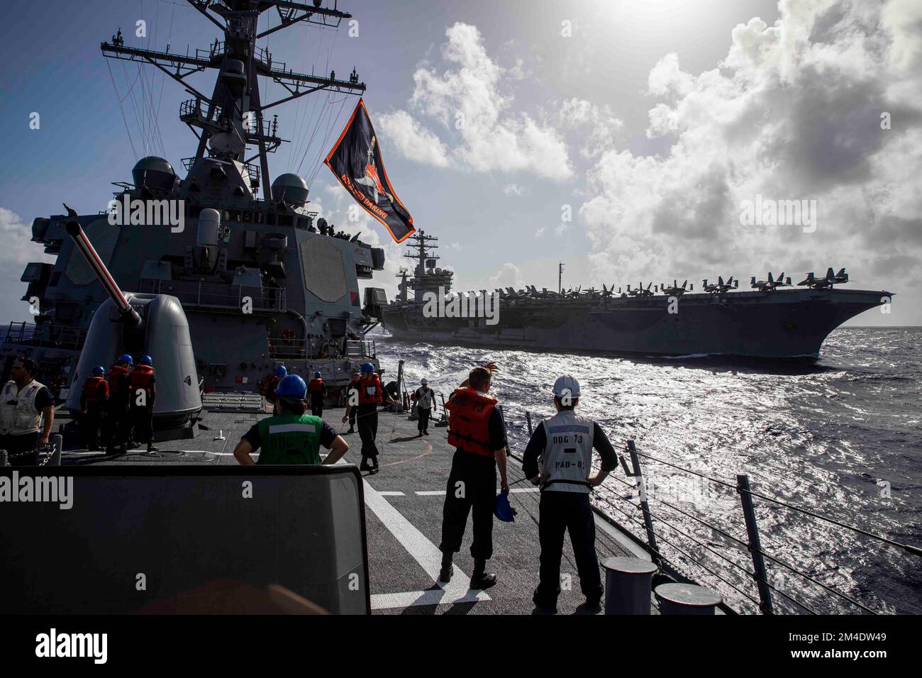 221219-N-SN516-1492 PACIFIC OCEAN (Dec. 19, 2022) The Arleigh Burke ...