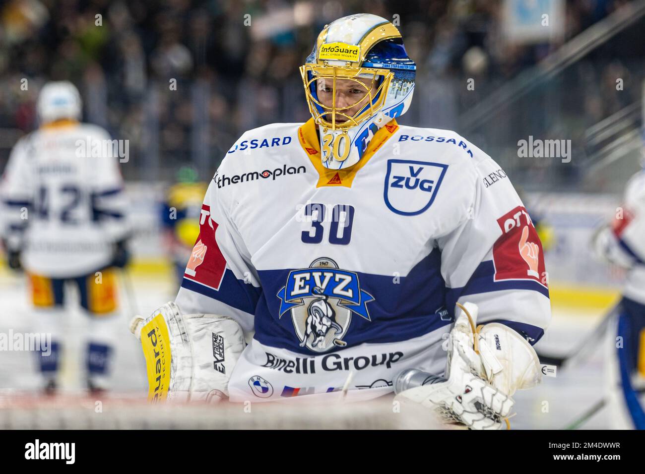 Goalkeeper Leonardo Genoni #30 (EV Zug) during the National League ...