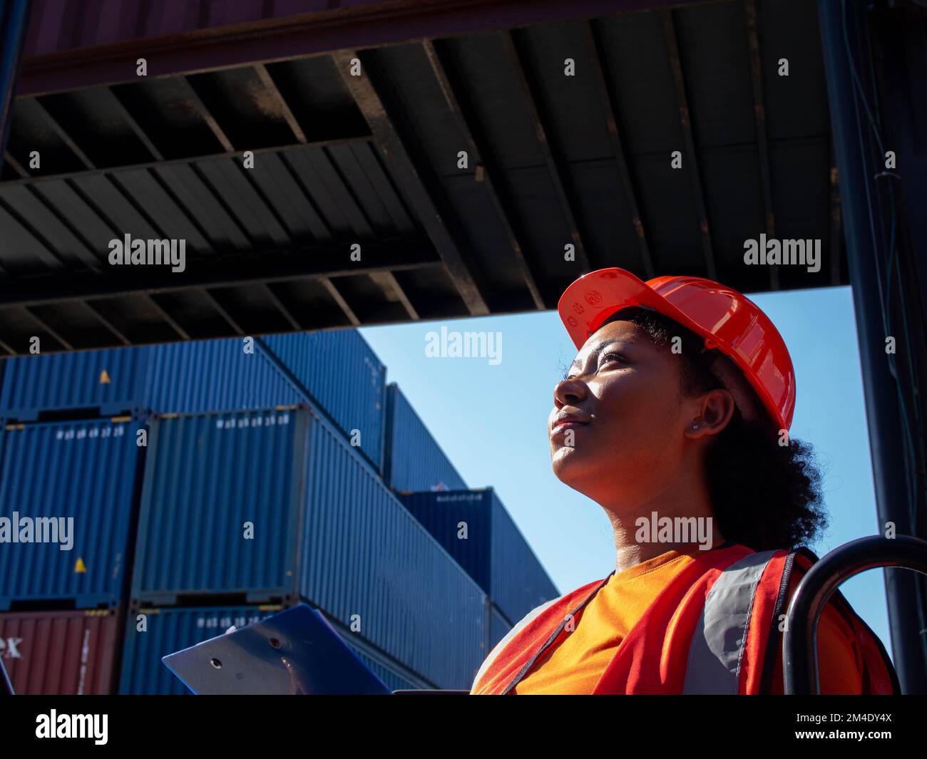 Female supervisor construction africa hi-res stock photography and ...
