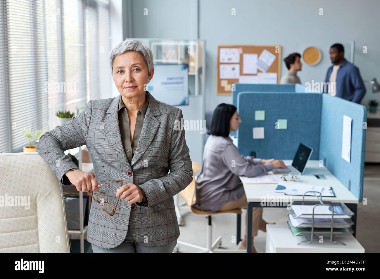 Confident office setting hi-res stock photography and images - Alamy