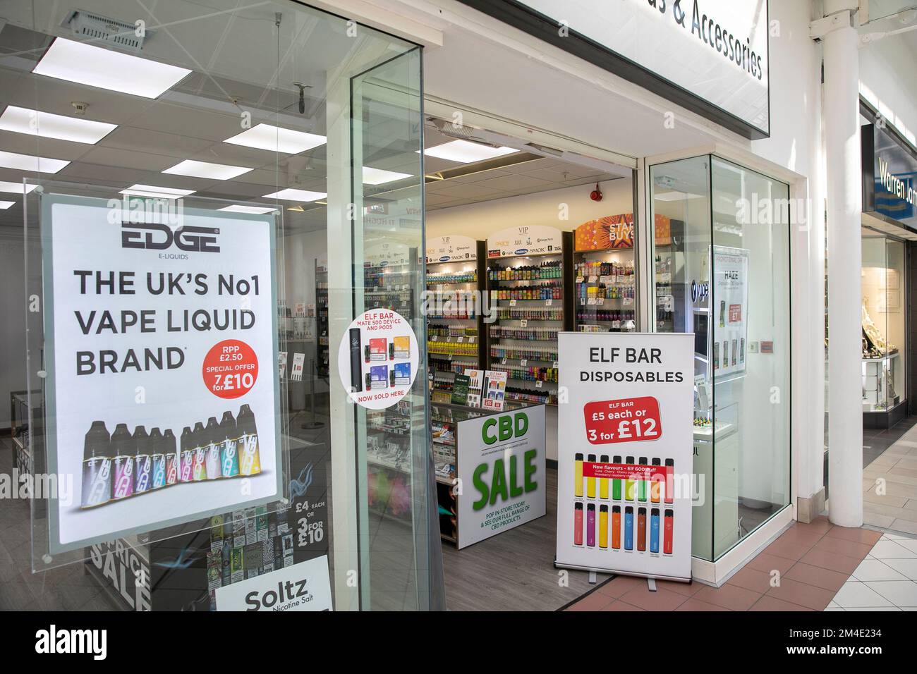 English vape shop hi-res stock photography and images - Alamy