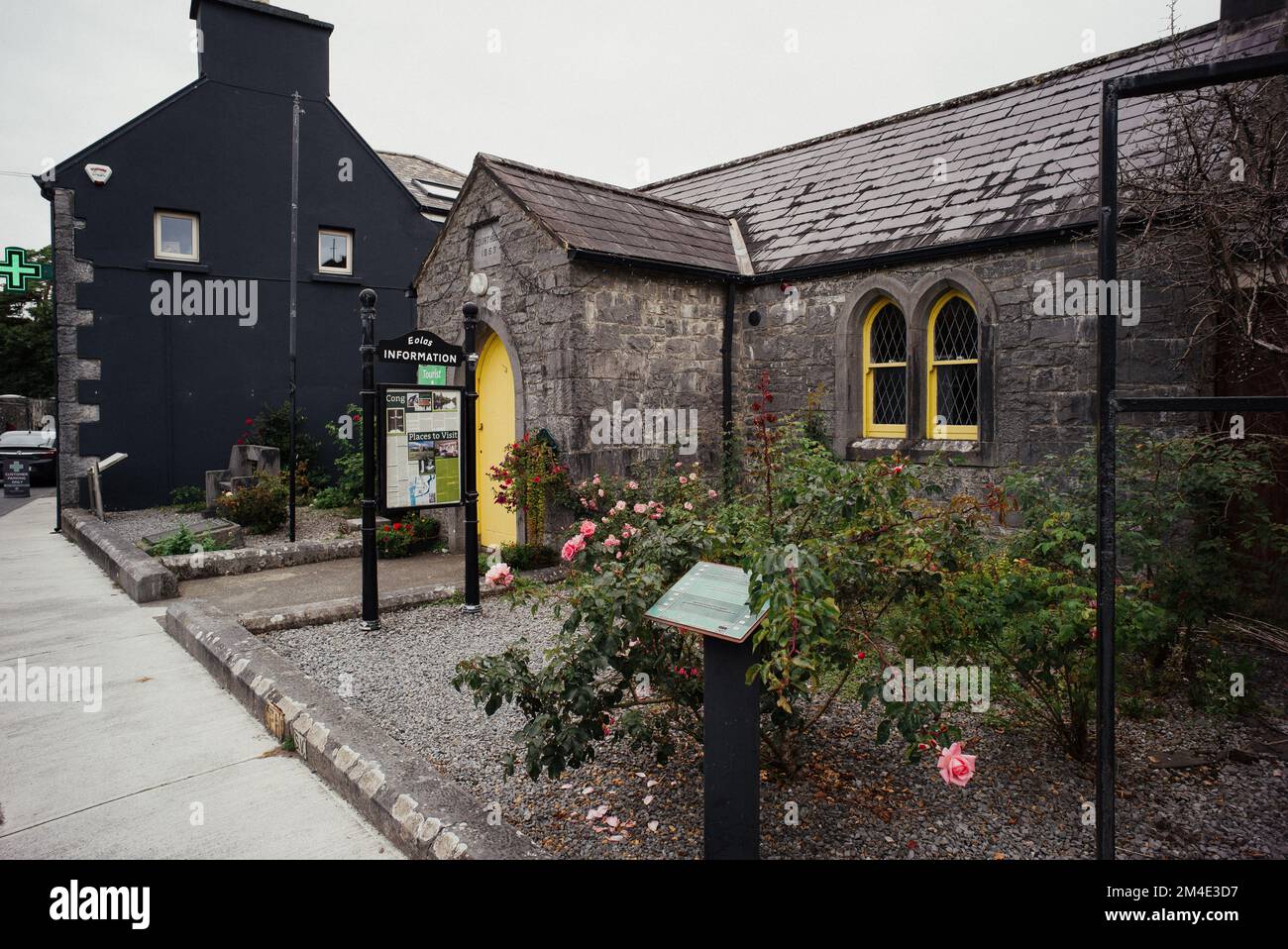 A beautiful cottage in the village of Cong in Ireland Stock Photo - Alamy