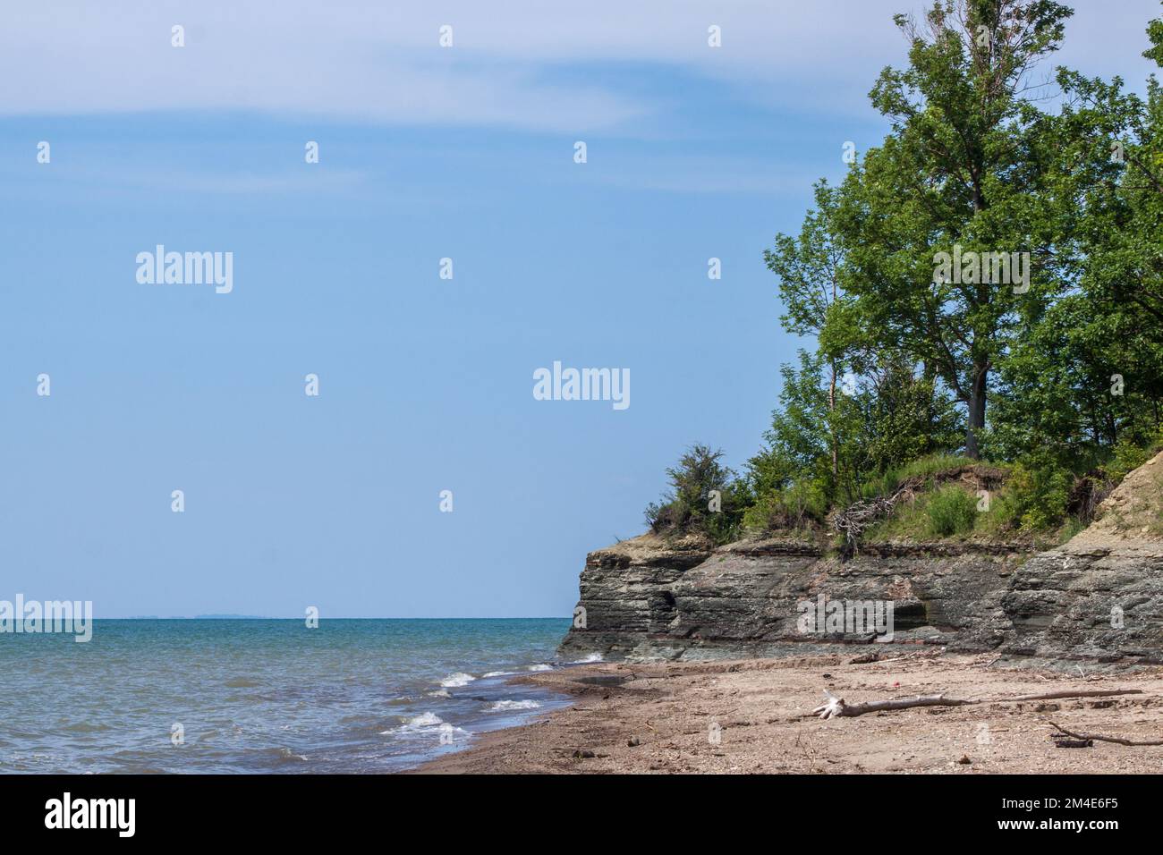 Bluff along Lake Erie shore Stock Photo - Alamy
