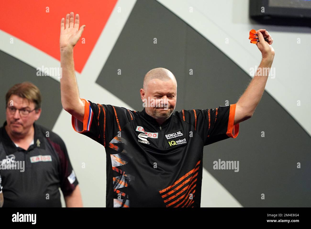 Netherlands' Raymond van Barneveld celebrates victory over England's ...