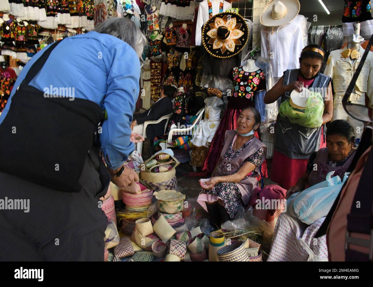 Oaxaca, Oaxaca, USA. 6th Dec, 2022. The large Oaxaca Mercado Benito JuÃ ...