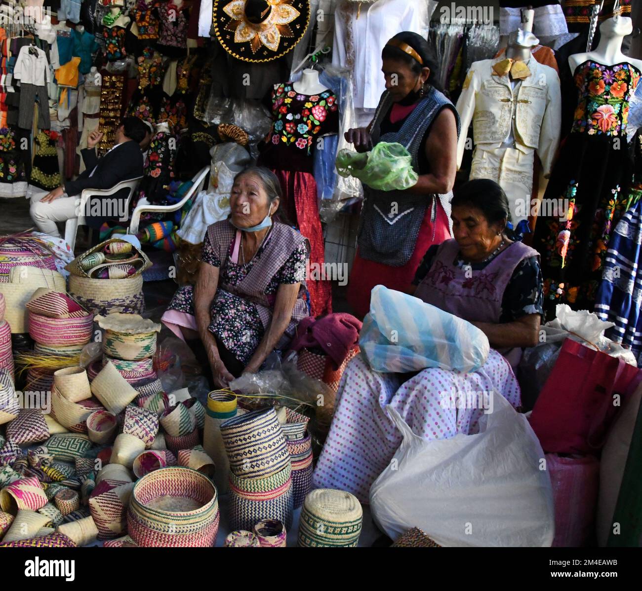 Oaxaca, Oaxaca, USA. 6th Dec, 2022. The large Oaxaca Mercado Benito JuÃ ...