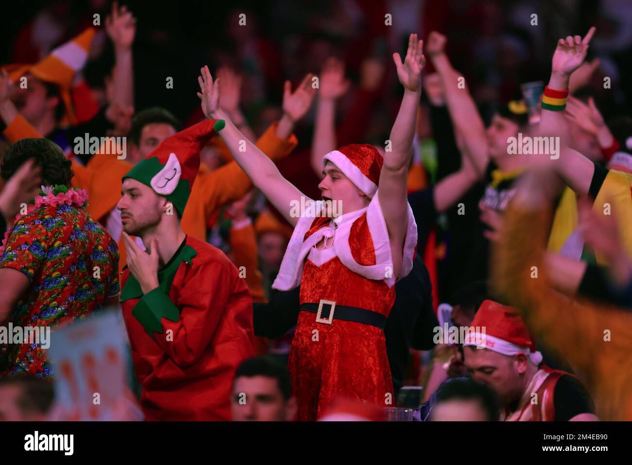 Pdc cazoo world darts championships hi-res stock photography and images ...