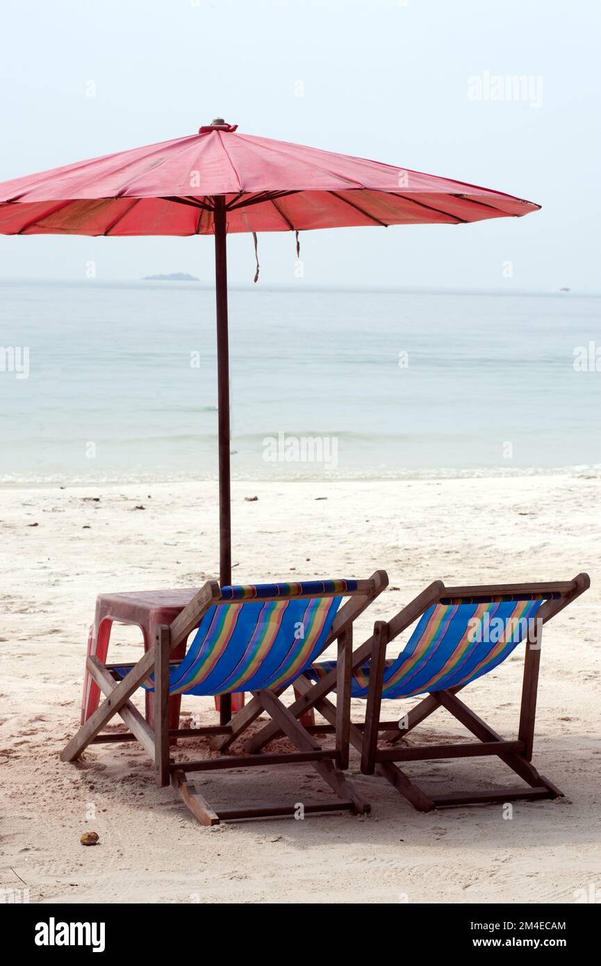 Umbrellas and bed rest on the beach Stock Photo - Alamy