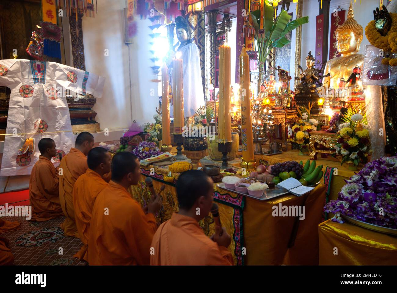 Thai Buddhist peoples are worshiped for Luang Pho Tho Located Ayutthaya ...