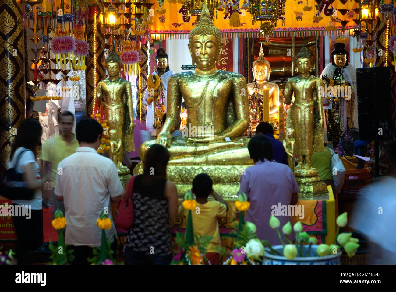 Thai Buddhist peoples are worshiped for golden sitting Buddha in Wat ...