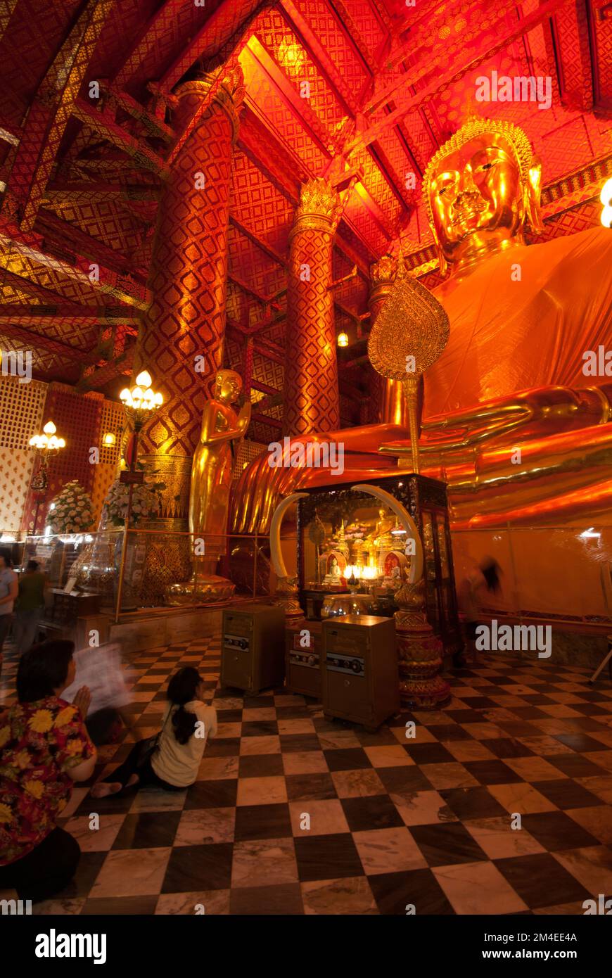 Thai Buddhist peoples are worshiped for Luang Pho Tho Located Ayutthaya ...