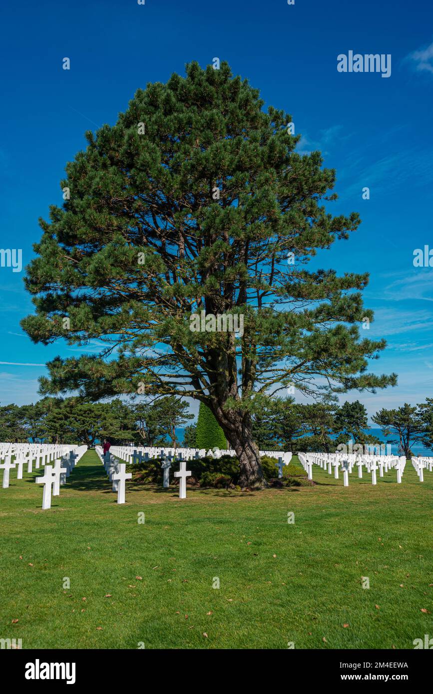 Normandy cemetery pictures hi-res stock photography and images - Alamy