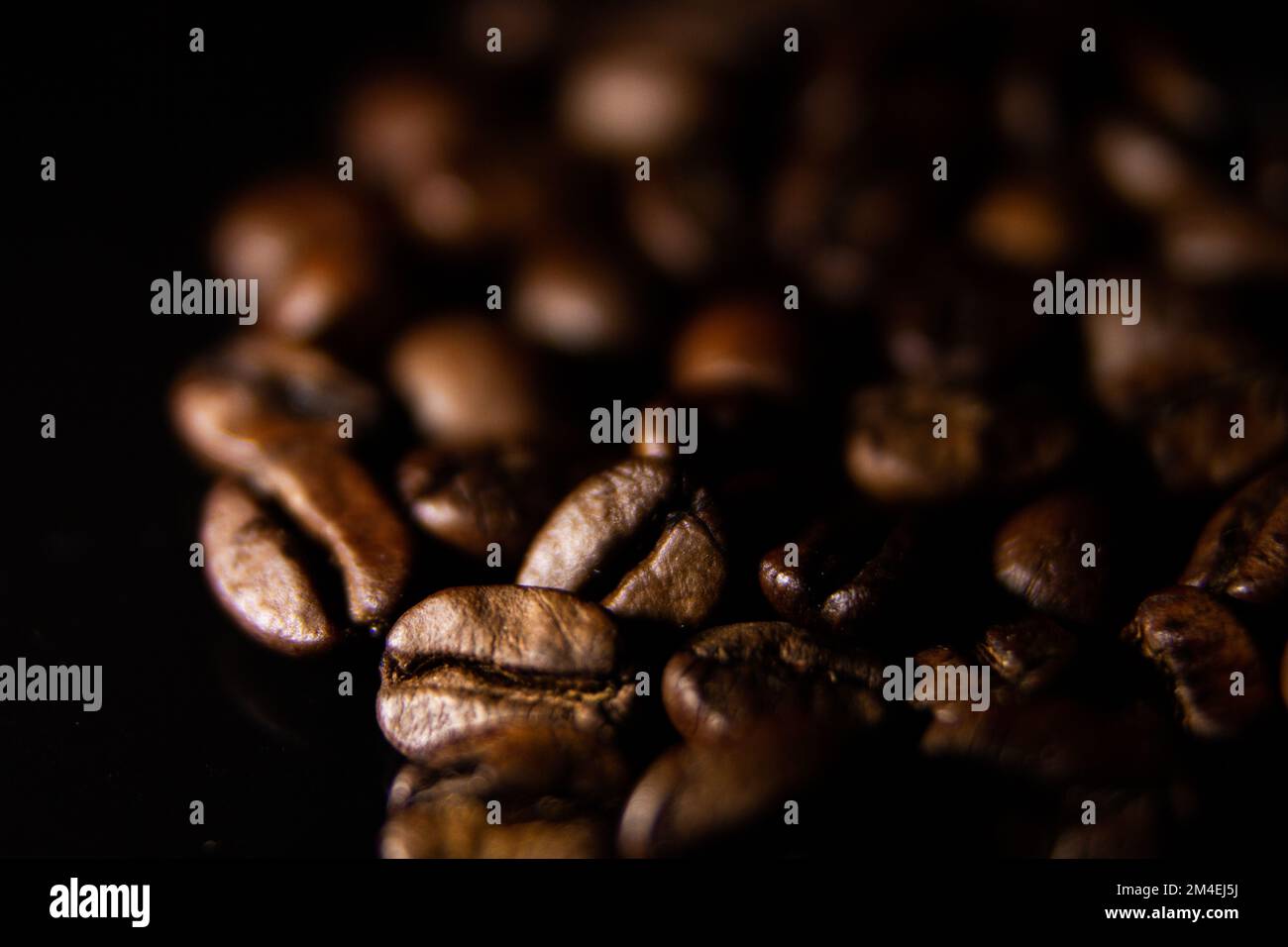Coffee beans close up. Lots of coffee beans Stock Photo - Alamy