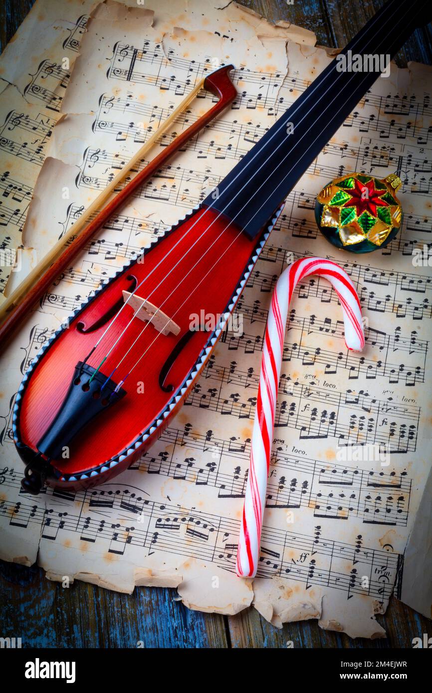 Pocket Violin And Ornament Stock Photo - Alamy