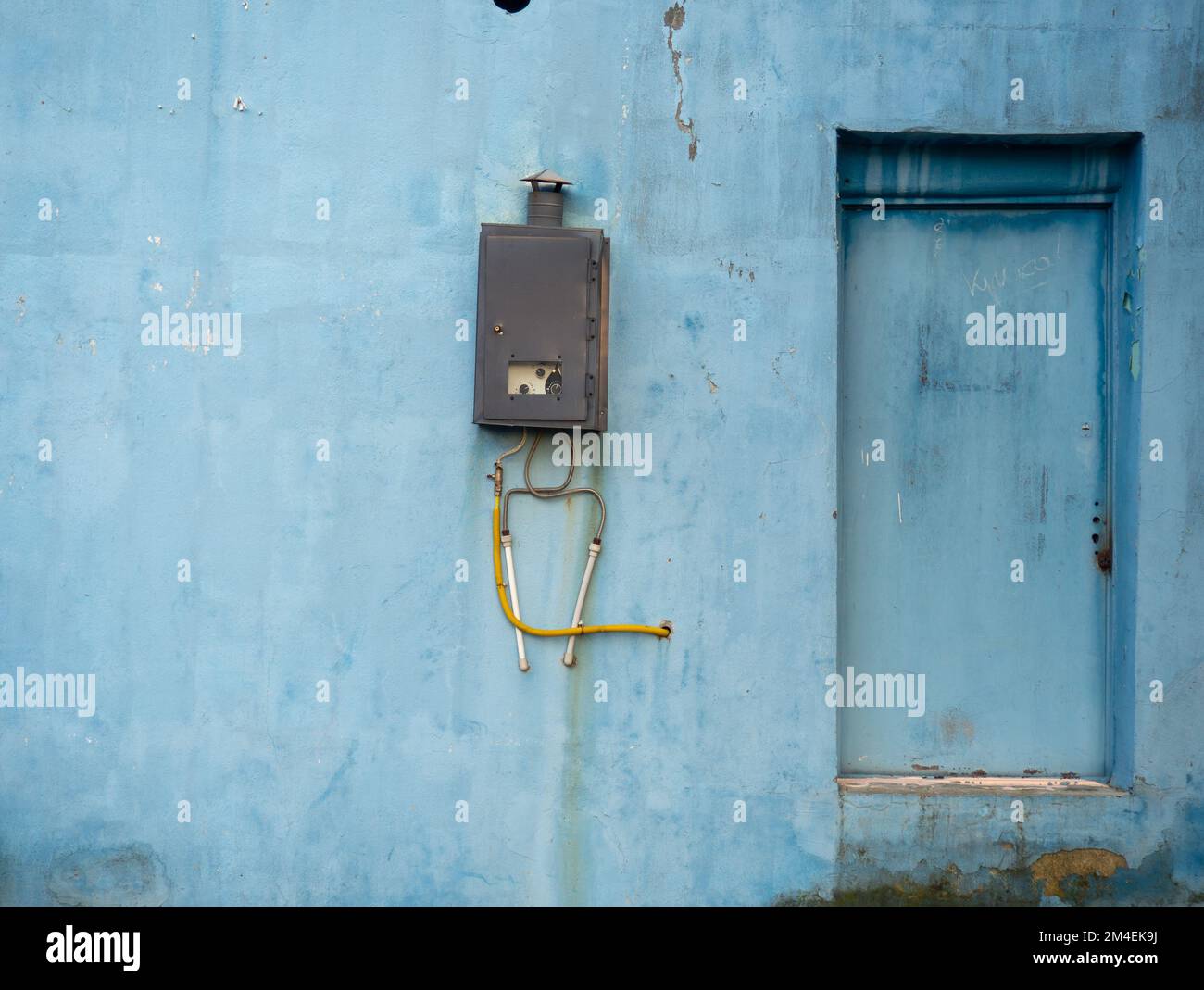Gas column on the wall. A device for heating water in the south ...
