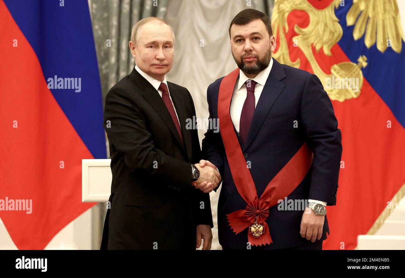 Moscow, Russia. 20th Dec, 2022. Russian President Vladimir Putin, left ...