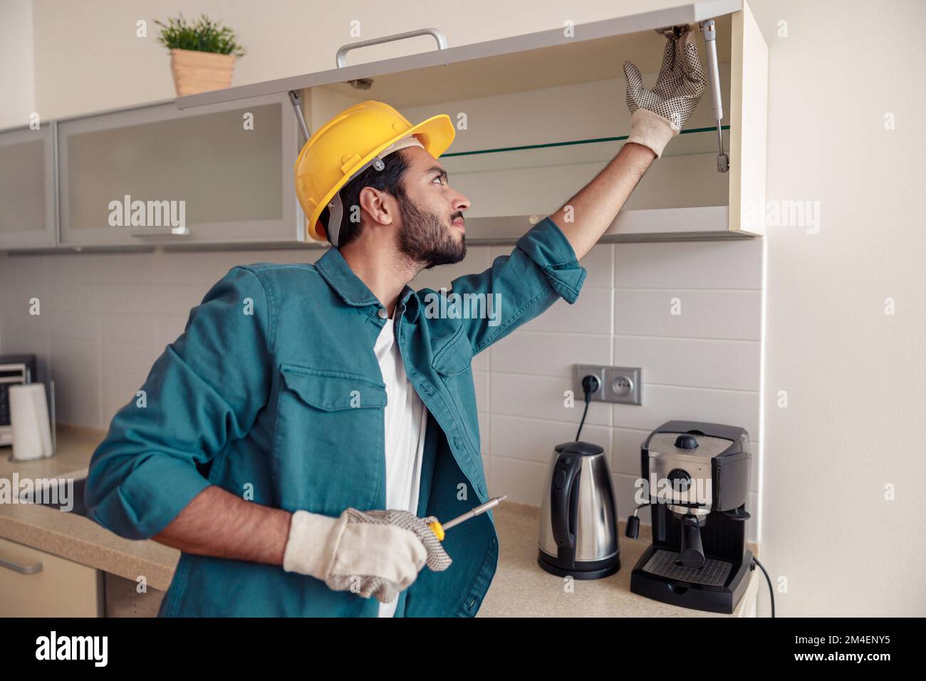 Kitchen cabinet installation hi-res stock photography and images - Alamy