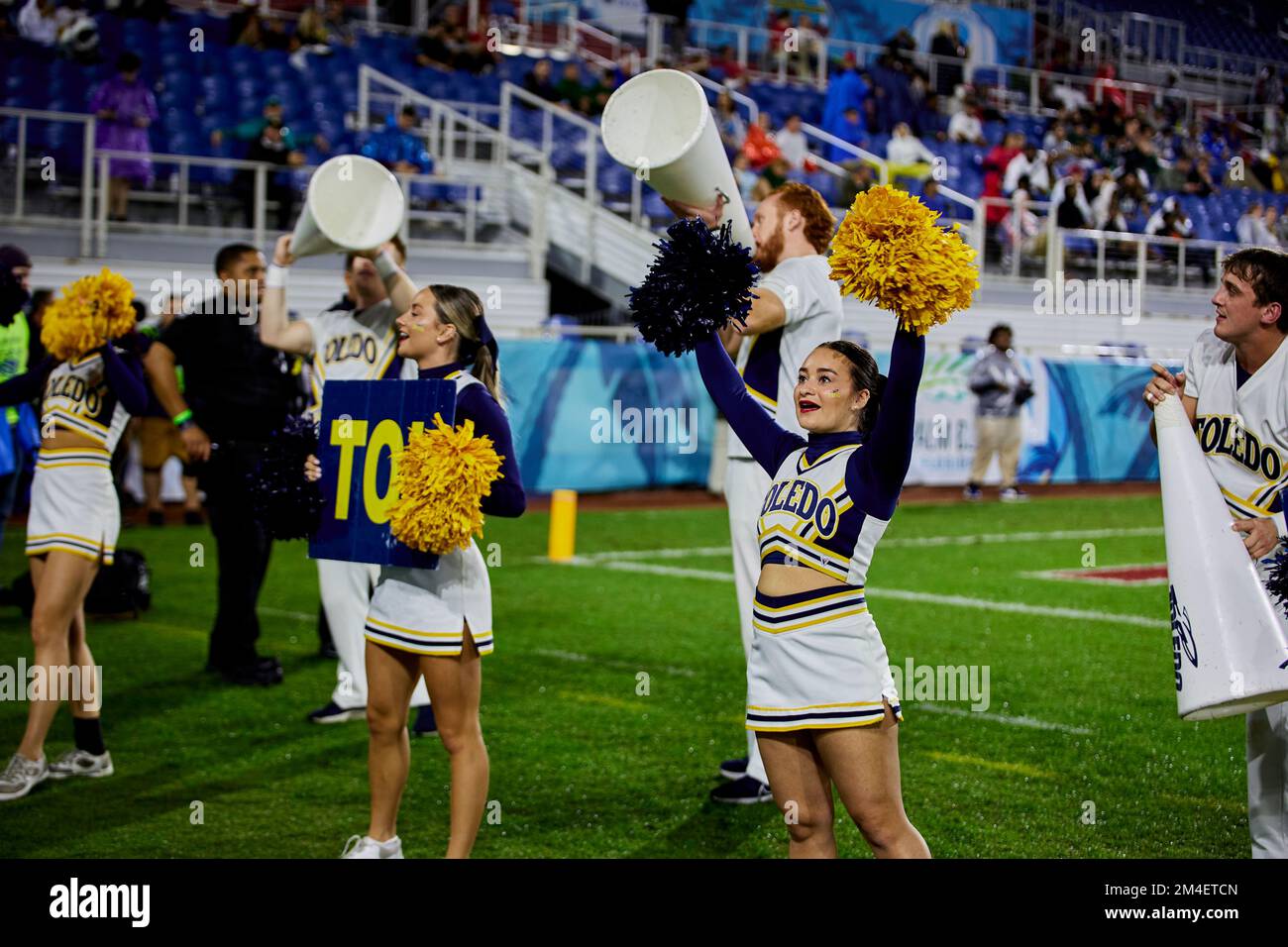 High school cheerleaders gloves hi-res stock photography and images - Alamy
