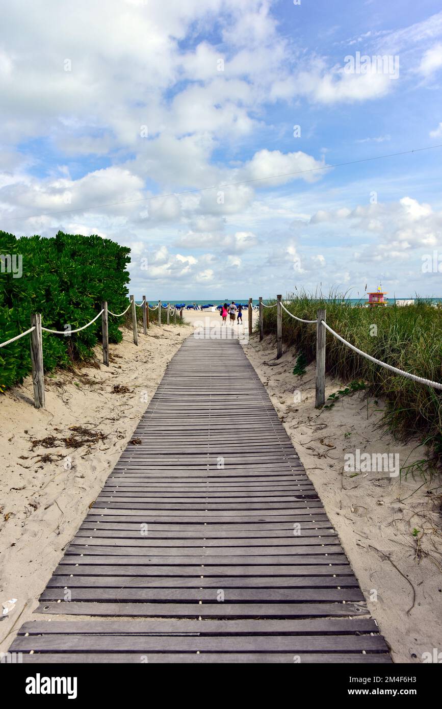 Miami beach walk hi-res stock photography and images - Alamy