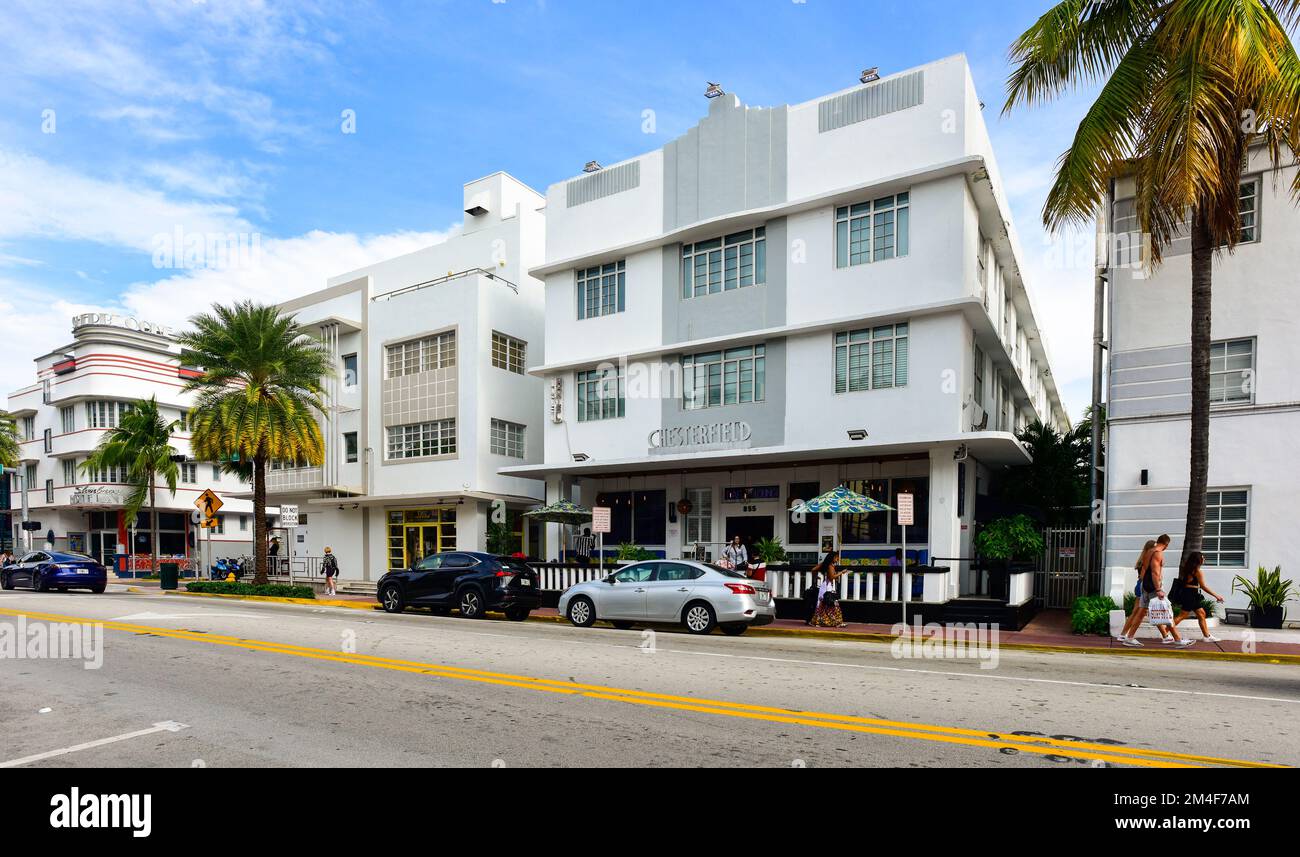Street scene in the historic Art Deco District in South Beach, Miami ...
